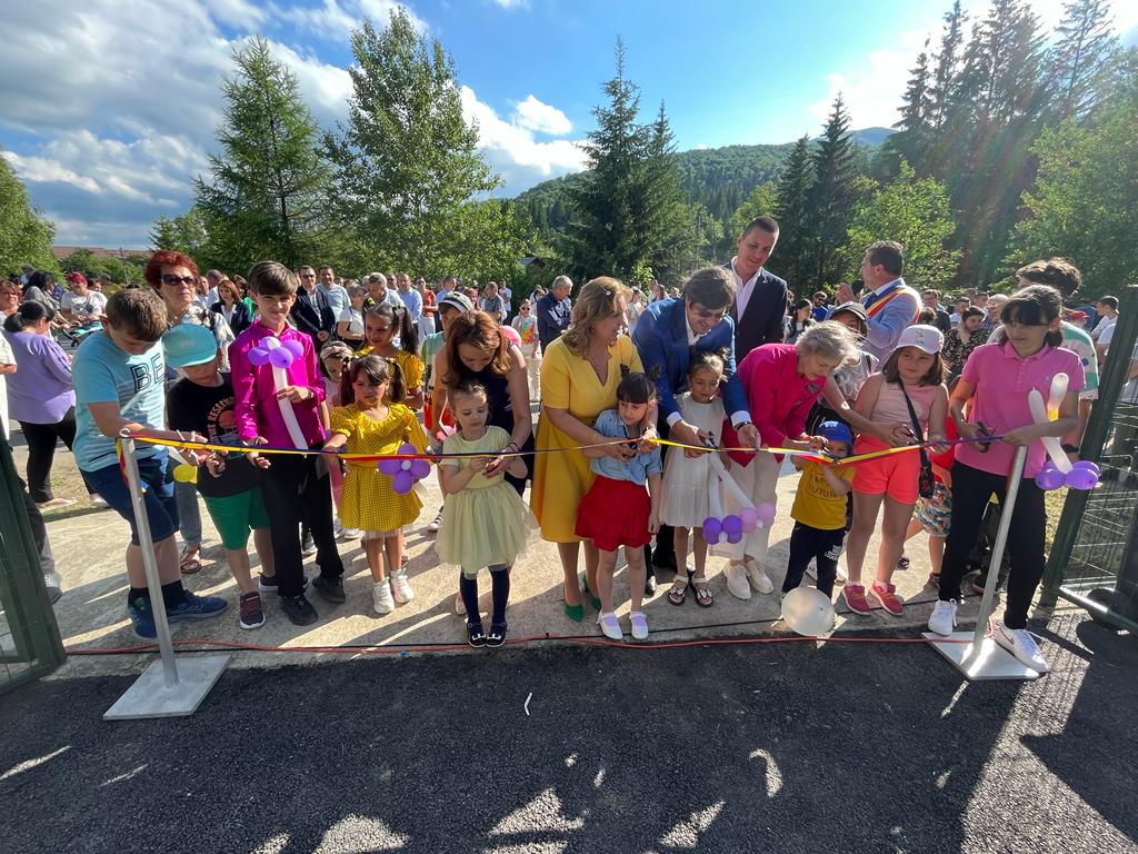 Imagini de la inaugurarea noului parc construit în stațiunea Cheia ...